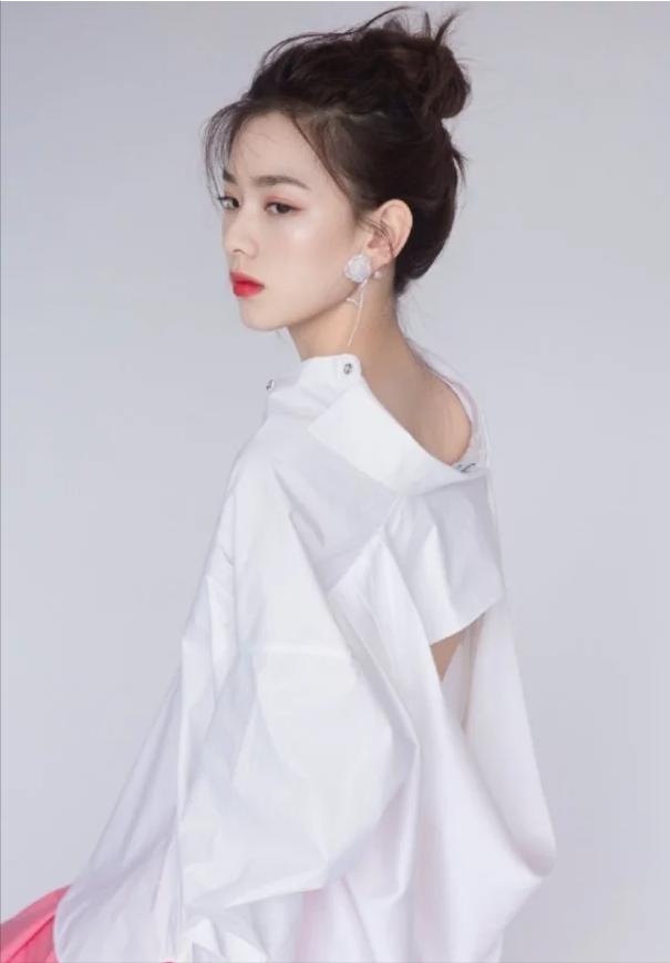 After Sun Ning became popular, he shot an ad and unbuttoned the three ...