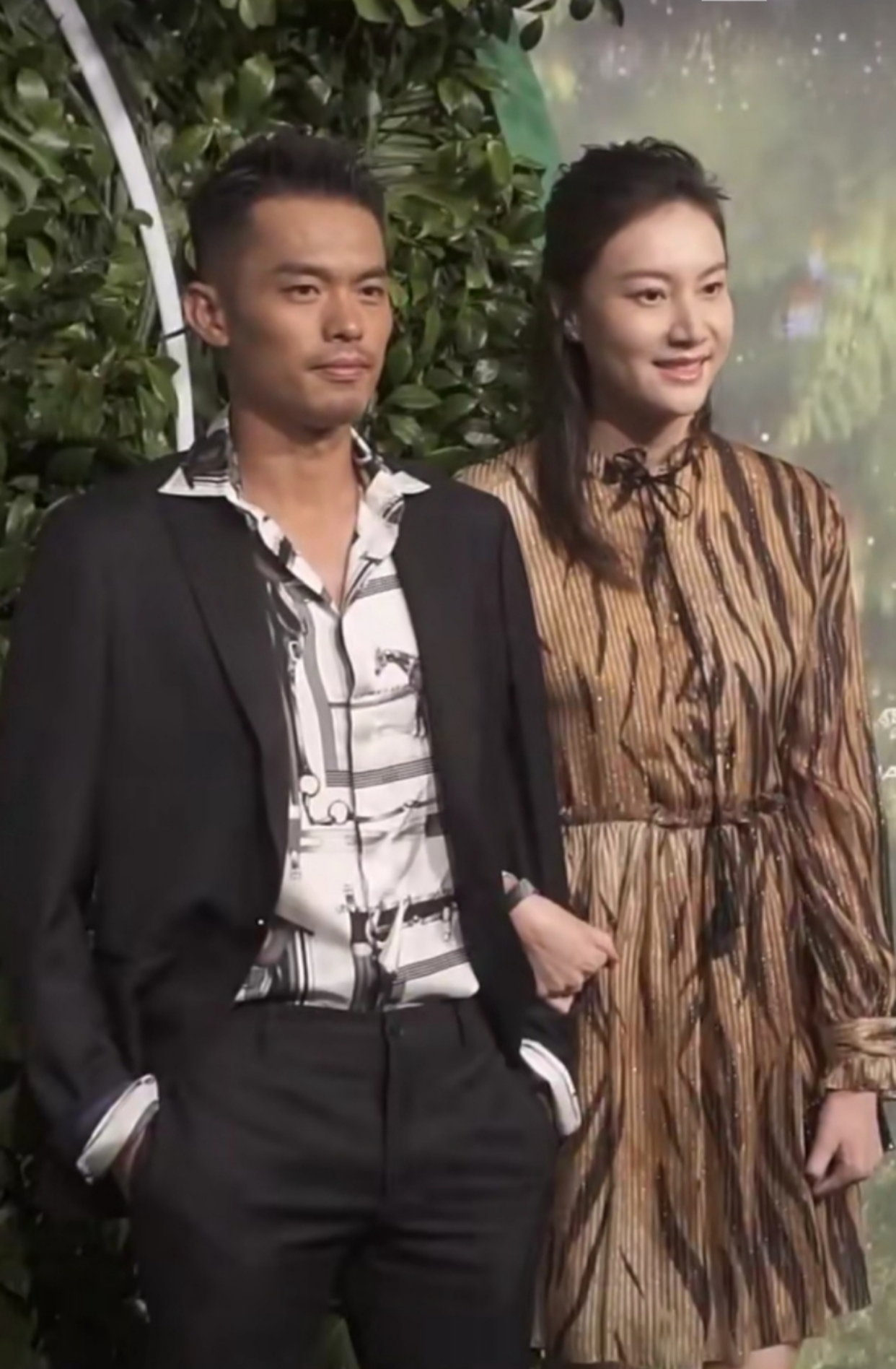 Xie Xingfang showed up with Lin Dan's arm, and the couple were both ...