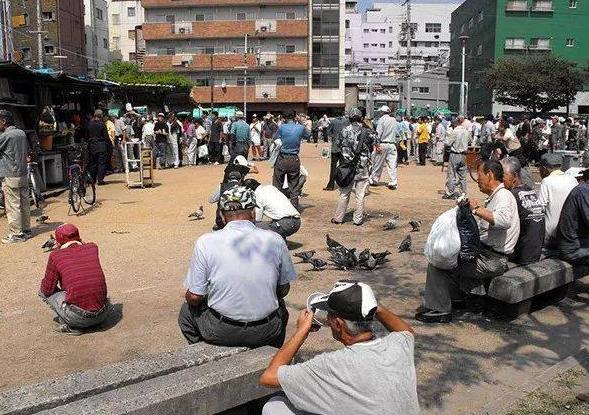 The bustling streets of Japan, but the biggest slums hide, look at the ...