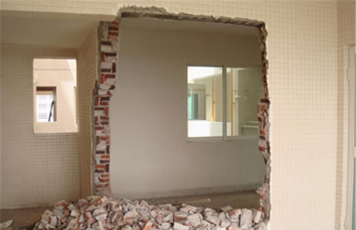 There are always problems such as wall water seepage, tripping, cold in ...