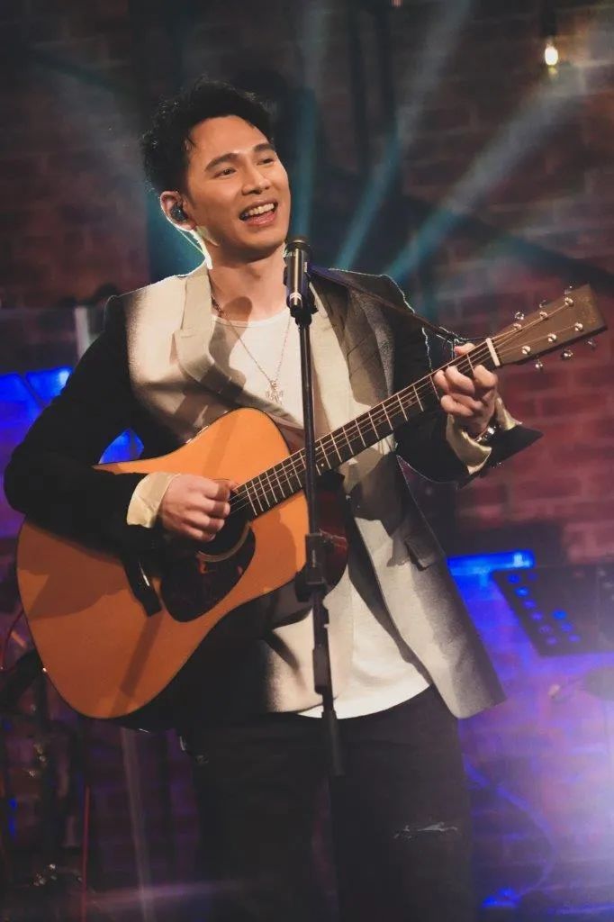 TVB drama female singer Rock sister upper body and He Yanshi sang on ...
