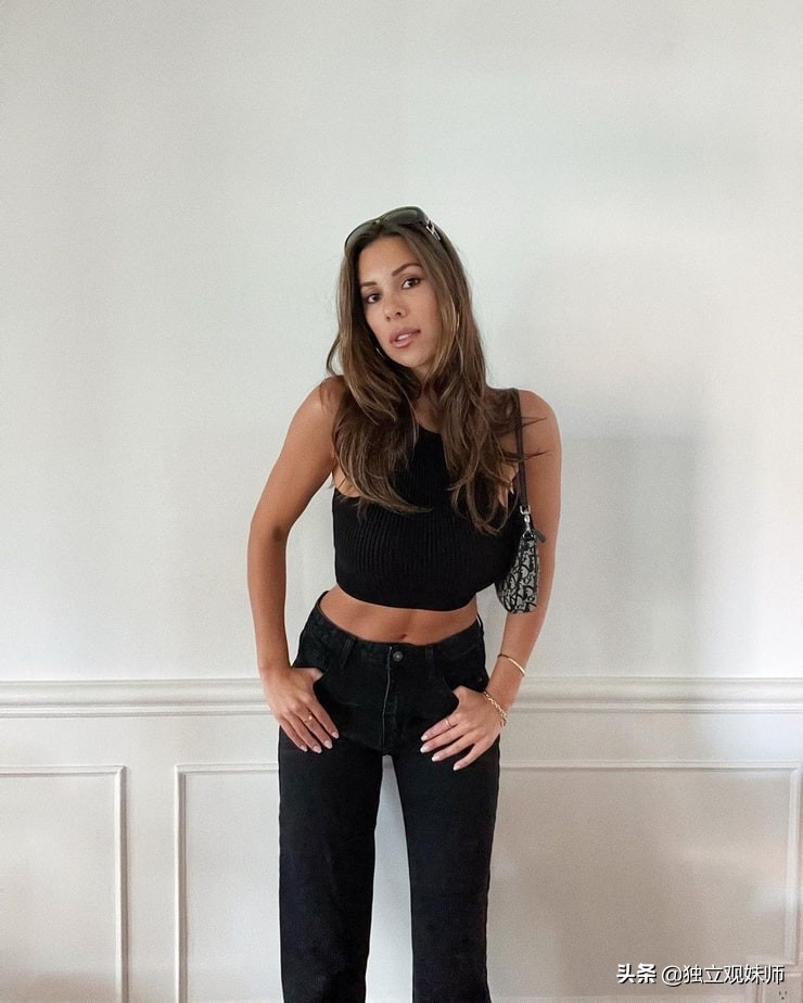 American model, Devin Brugman, slept in the same bed with a girlfriend ...