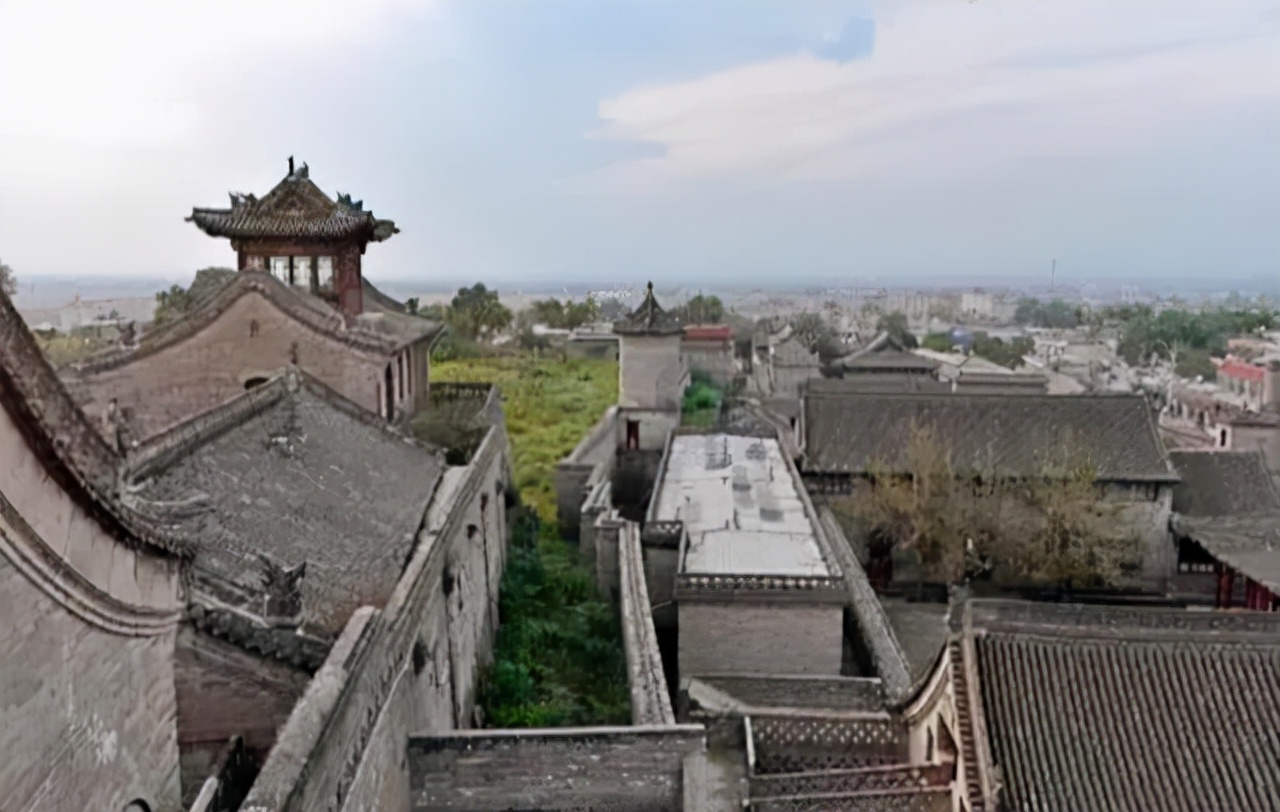 Yan Xishan Cemetery in Taiwan: The tombstone faces his hometown in ...