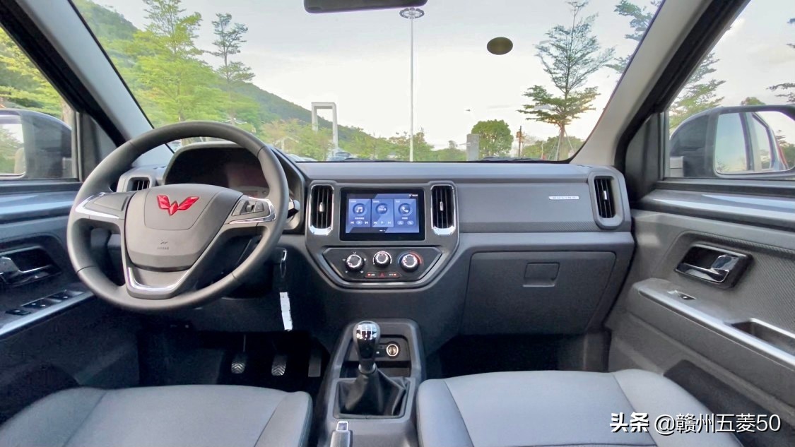 The full-flat cargo compartment is very convenient, and it has strong ...