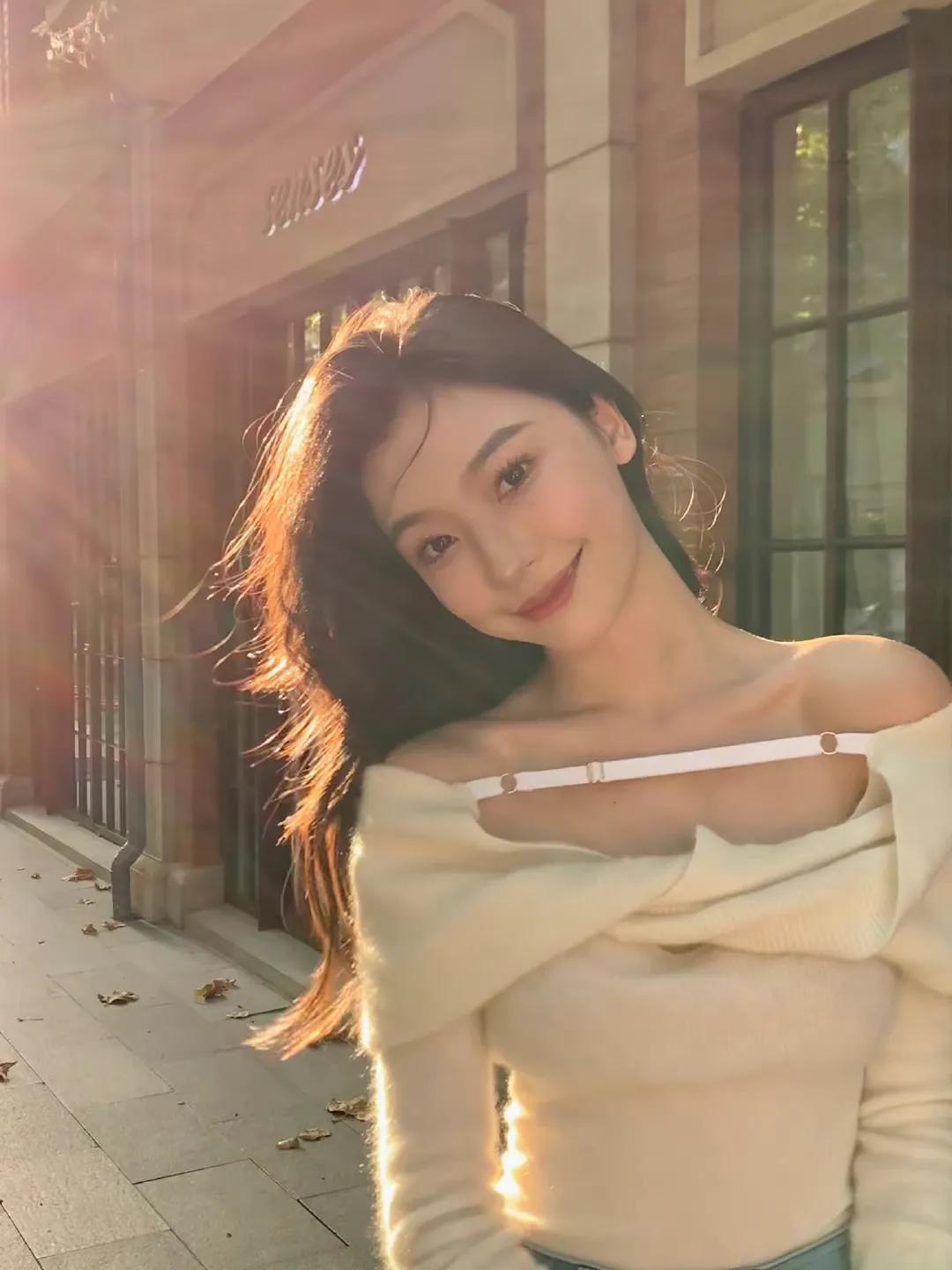 Ceiling of Pure Desire: Yi Mengling - iMedia