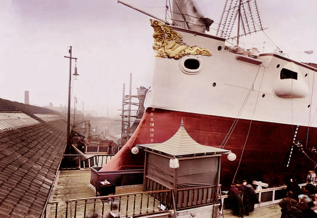 Cruiser Haiqi visits the United States and inspects battleships by the ...