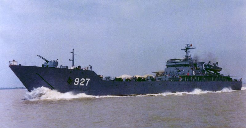 Type 072 tank landing ship: replacing the LST tank landing ship, it was ...