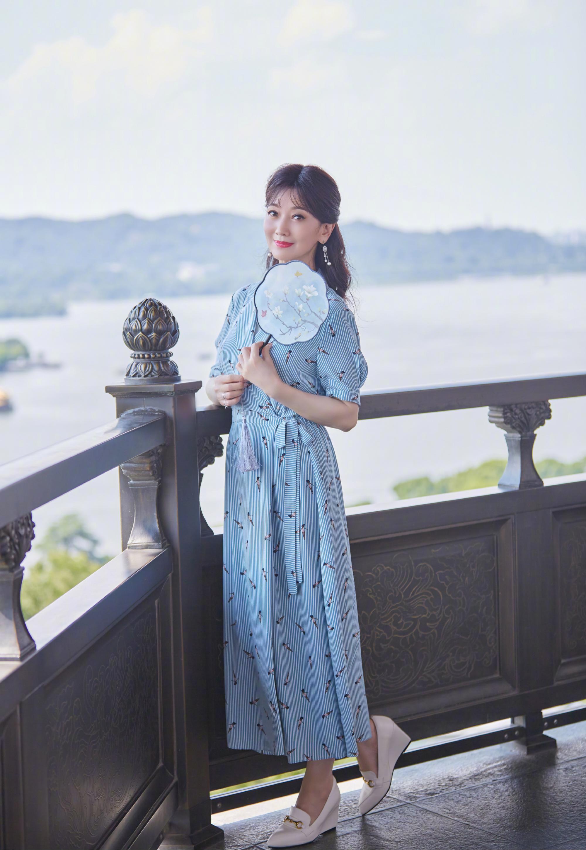 Zhao Yazhi's recent photos are in good shape, she is not 67 years old ...