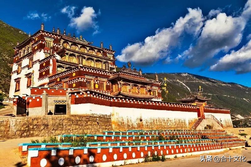 Bianma wall in Tibet, ochre red view - iMedia