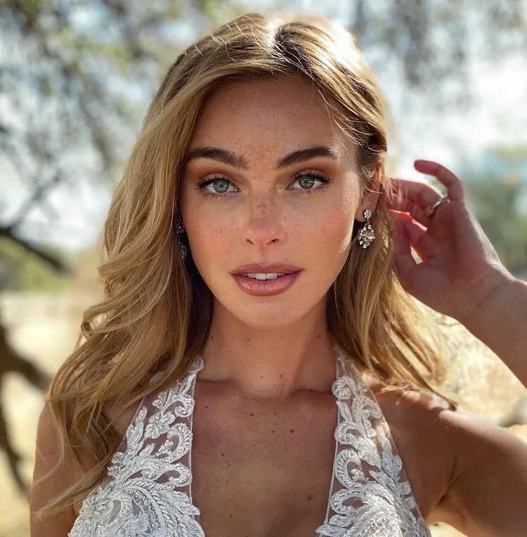 American model Elizabeth Turner - iMedia