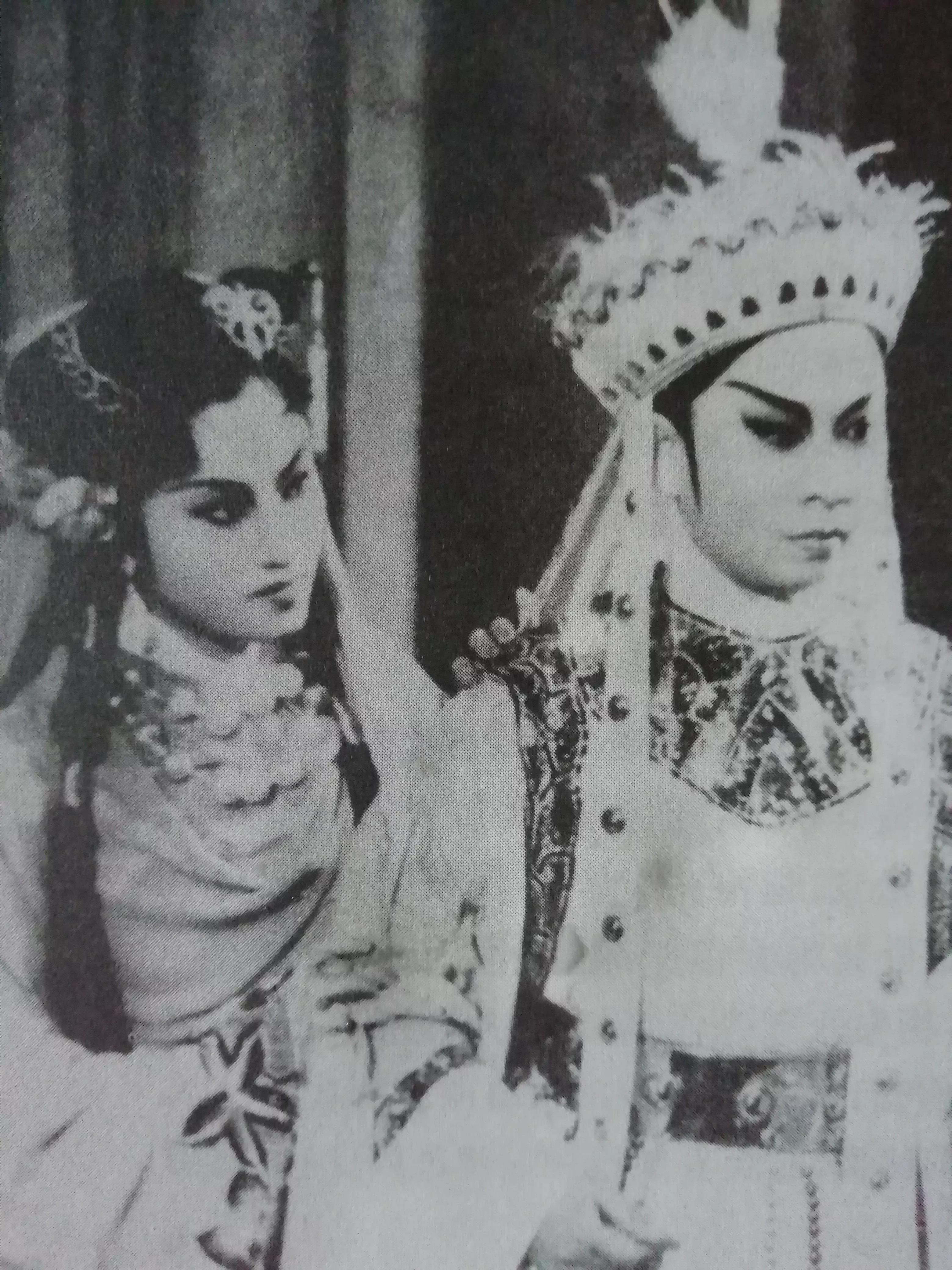 How does Xu Yulan "photograph" Wang Wenjuan as her stage partner? - iMedia