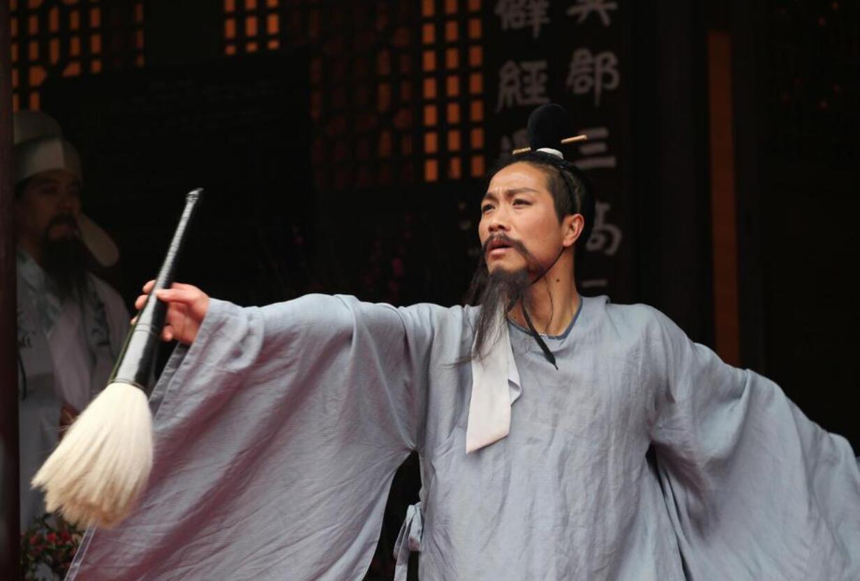 How did Du Fu, who was hailed as the saint of poetry as well as Li Bai ...