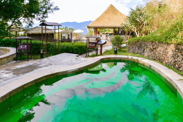 New discovery!A hot spring hotel hidden in the secret forest of ...