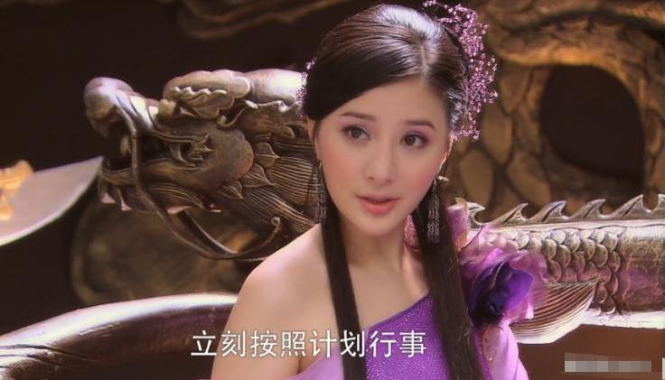 "Rose Fairy" Xiong Naijin took a selfie with flowers, her face was ...