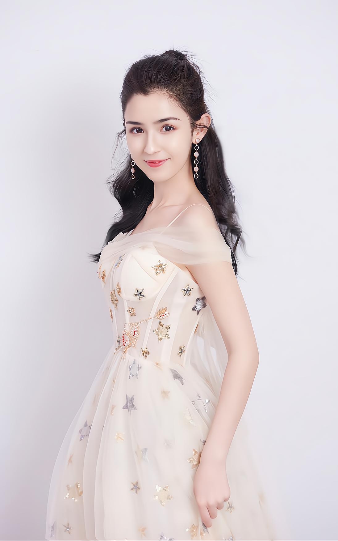 Hanikezi sexy off-the-shoulder dress and shiny gauze dress - iMedia