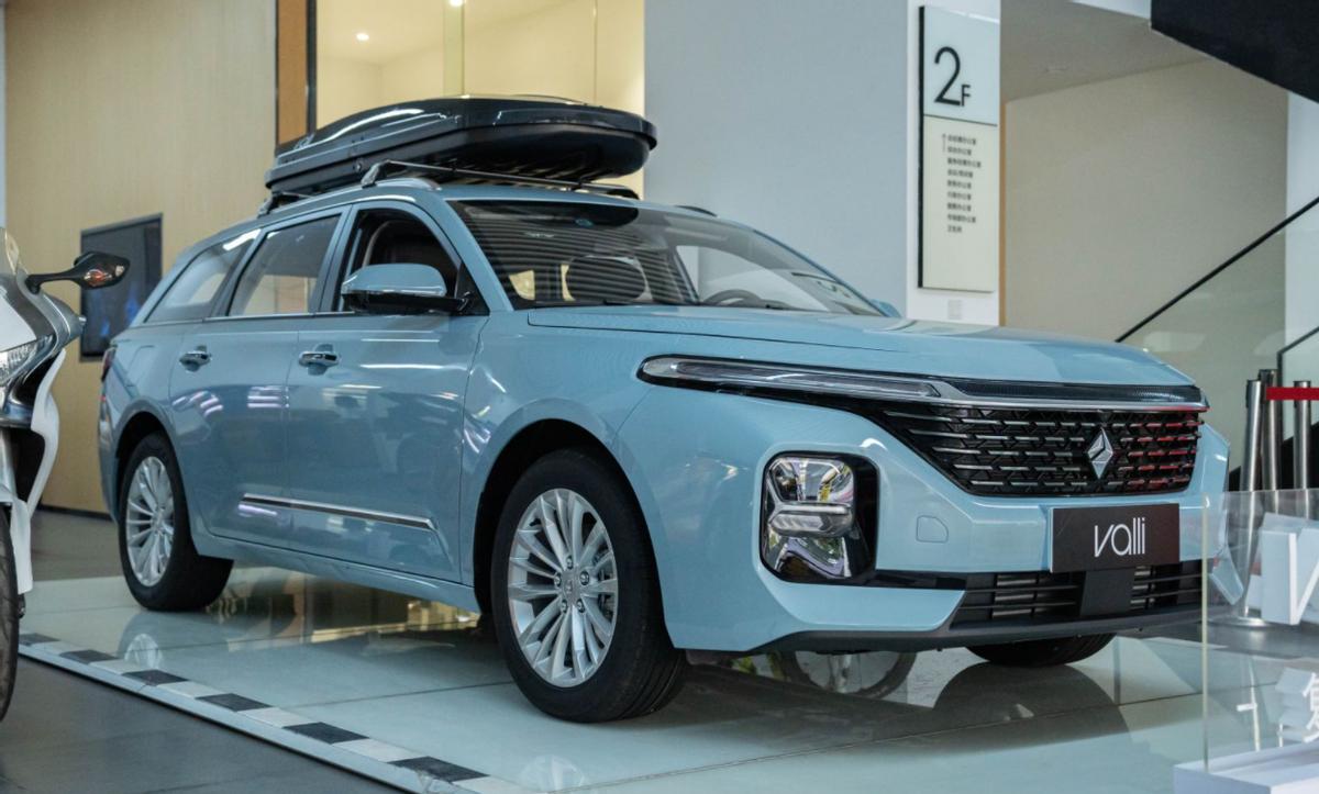 Family station wagon, the rear row can be laid down flat, equipped with ...