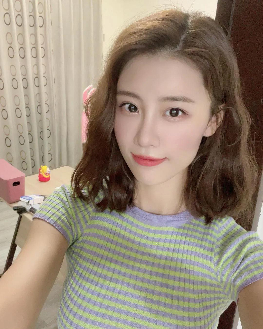 Beautiful actress Lin Zhenyi, Qing Luo Xiaofan Bai Lanhua, slender ...