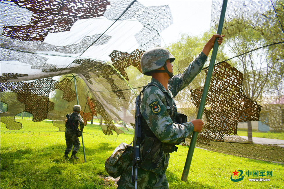Unflappable!Take you into the actual combat maneuvering site of a ...