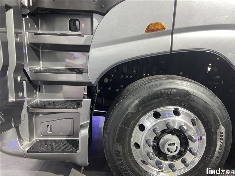 Foton Auman Galaxy's world premiere: interior is comparable to luxury ...
