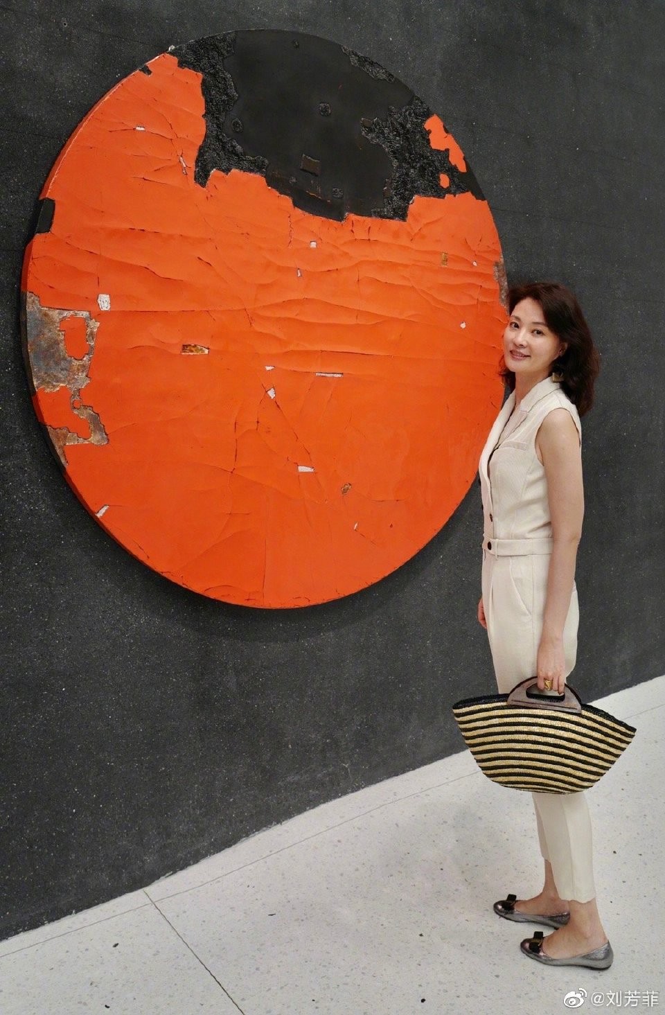 CCTV beauty host Liu Fangfei's recent photo exposure, 43-year-old is ...