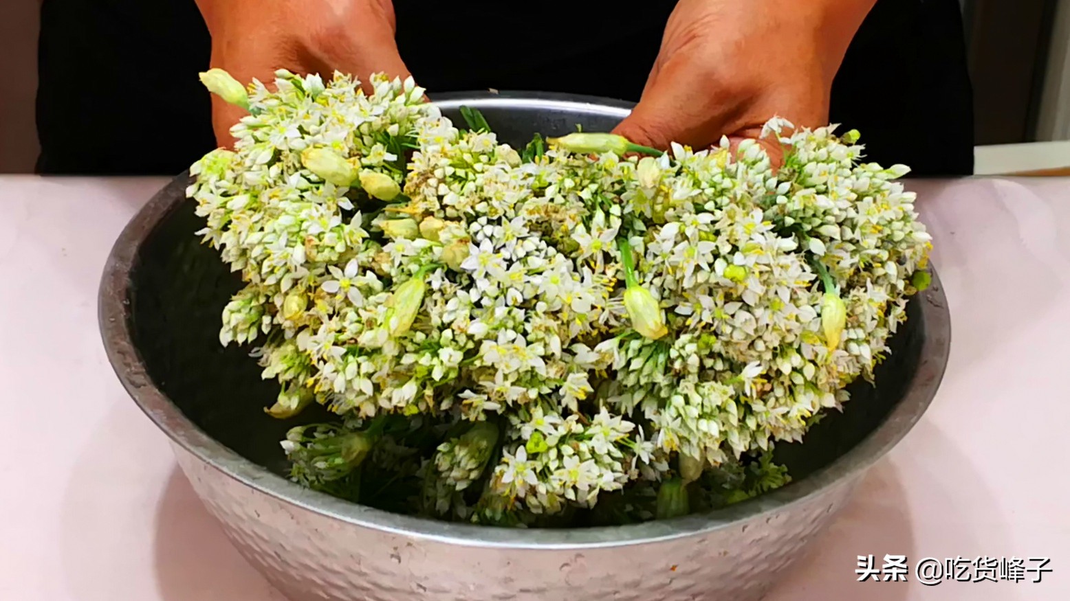 Pickled leek flowers, it is wrong to put salt directly, add more flavor ...