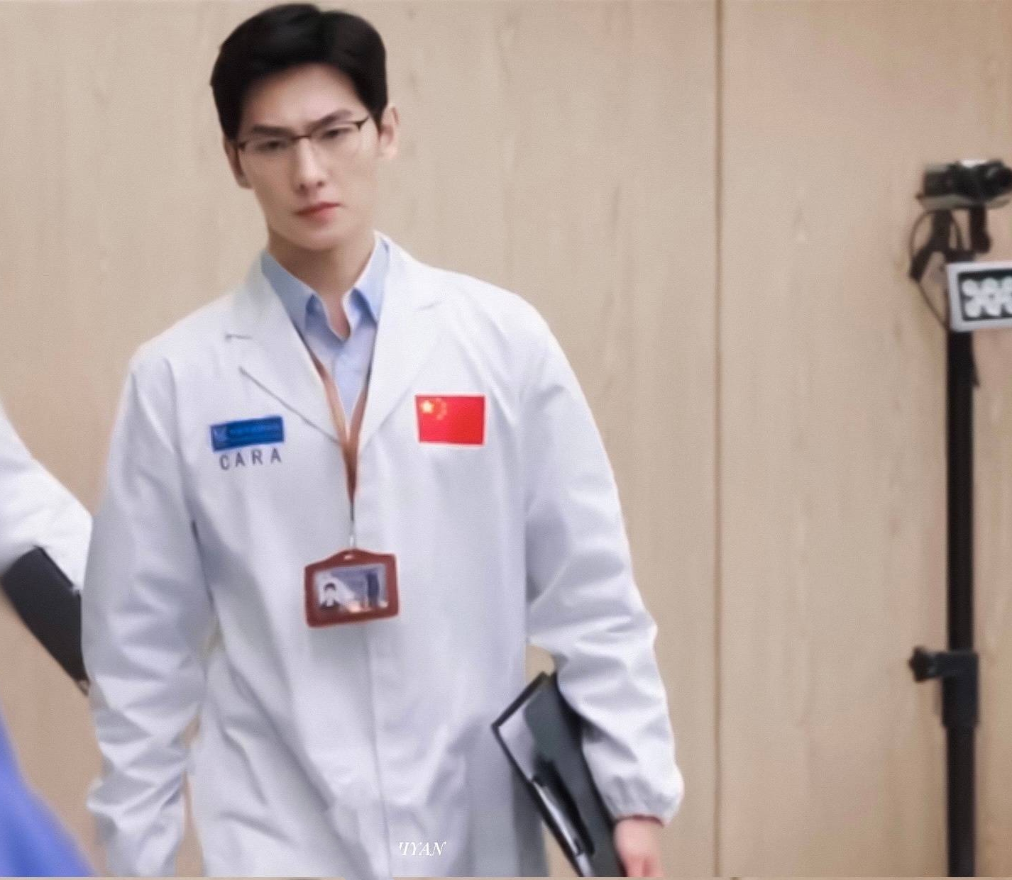 Isn't a man who is serious about his career handsome?Yang Yang Yutu ...