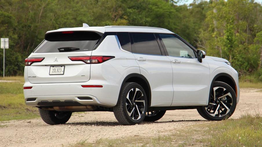 The new Mitsubishi Outlander is finally here. Nissan X-Trail is on the ...