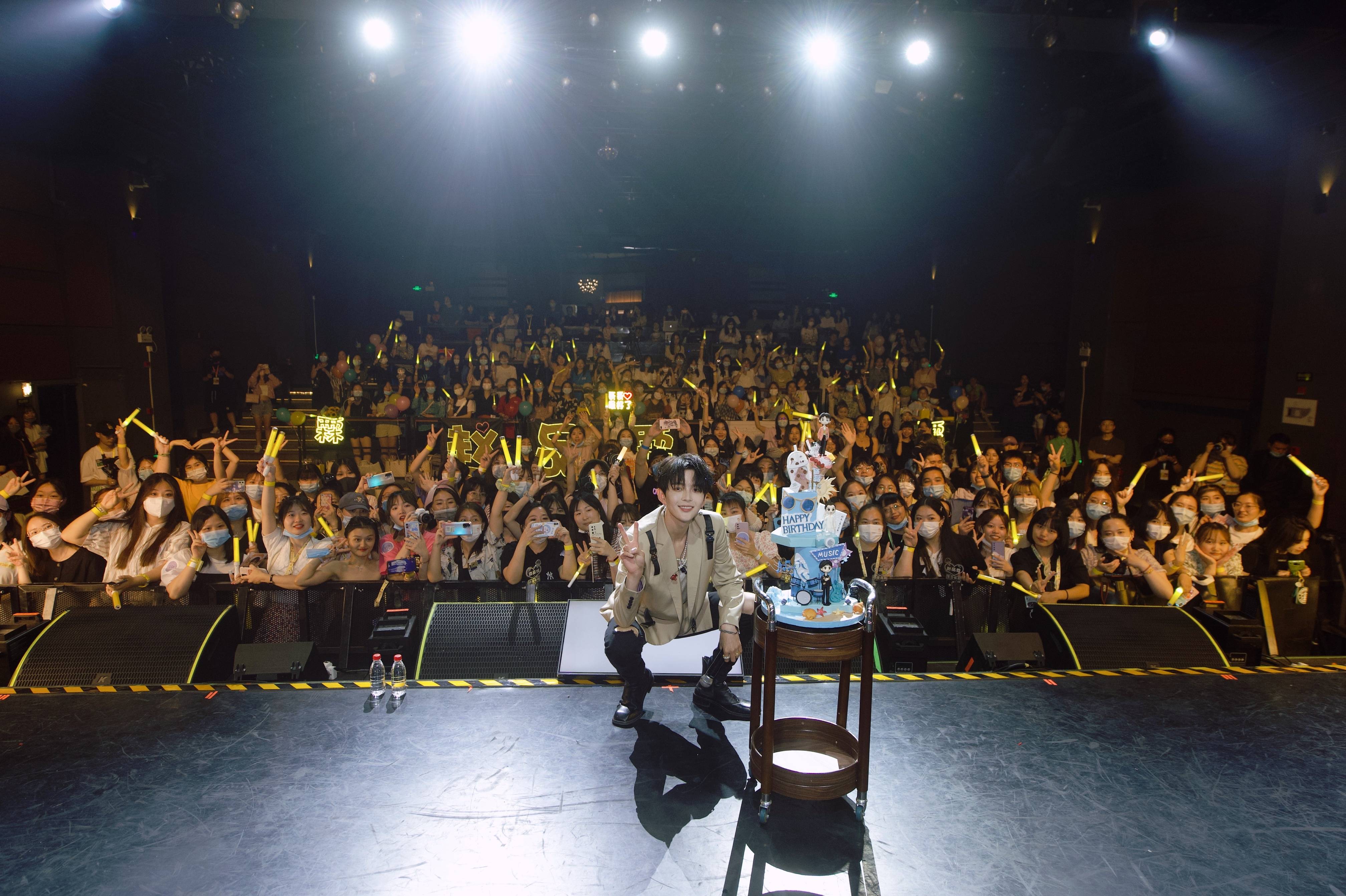 Zhao Pinlin signed with Xin Pai Media's birthday single "Ash" to top in ...