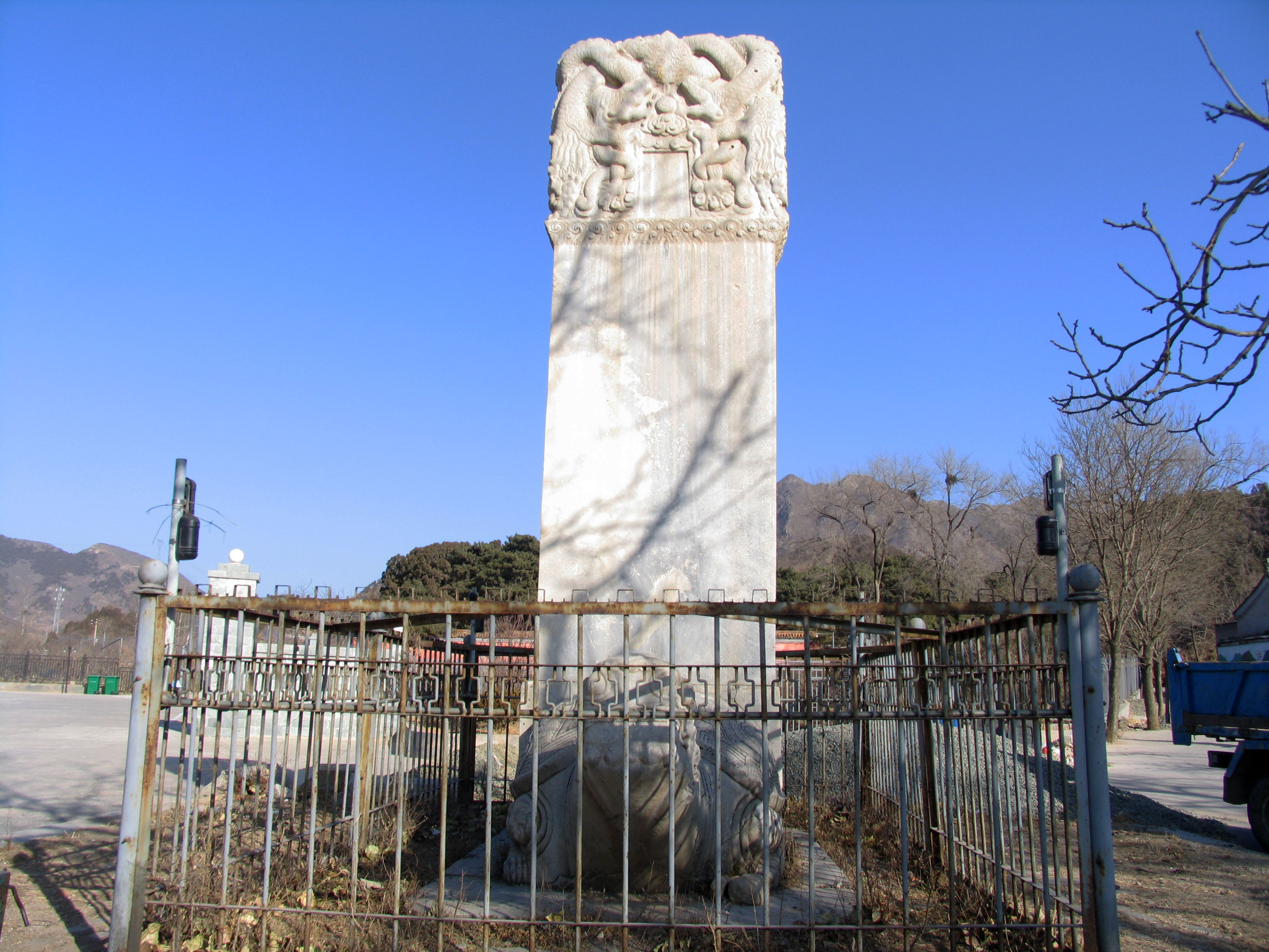 Exploring the Ming Tombs-Jingling - iMedia