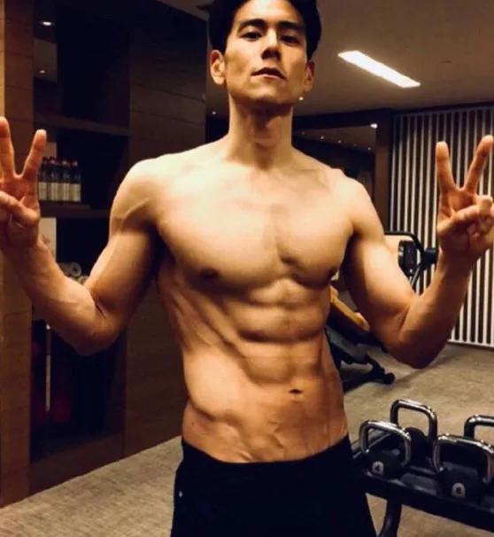 Count the celebrities' abdominal muscles, the action stars are amazing ...