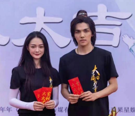 He Zhuoyan's new drama started, and he participated in the same show ...