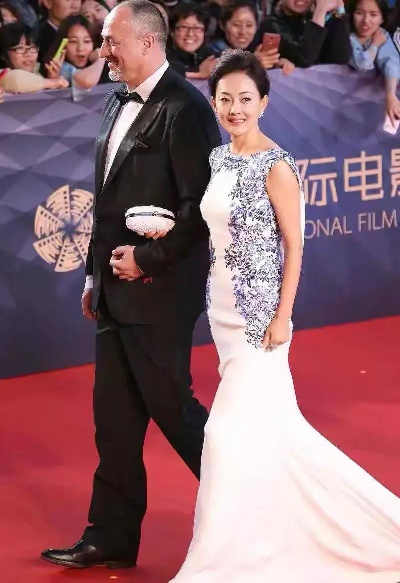 48-year-old Niu Li, don't fight too much. She has a rickety figure in a ...