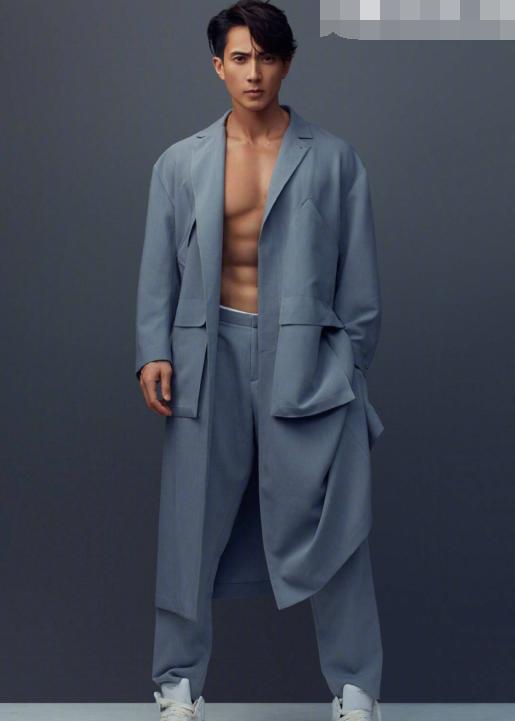 Wu Zun naked to shoot the cover, showing eight-pack abdominal muscles ...