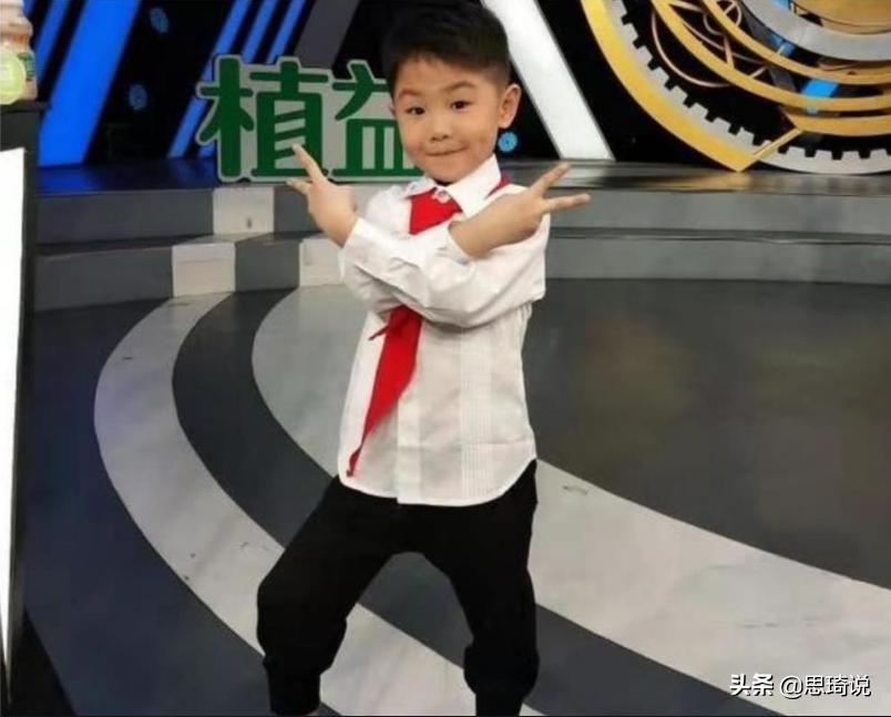 "Lovely God" Zhang Junhao: He became famous at the age of 3, went to ...
