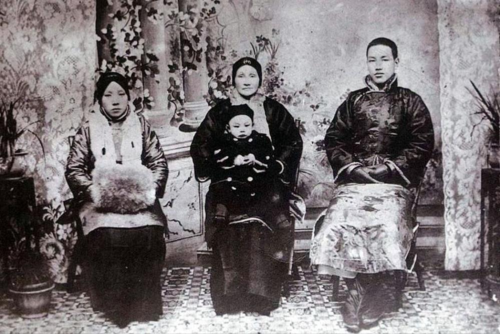 Yao Yecheng and Chiang Kai-shek met in a brothel, and they were ...