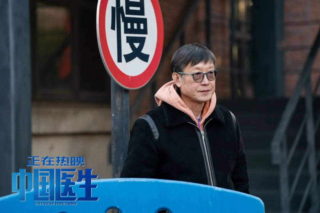 "Chinese Doctor" box office exceeds 900 million, director Liu Weiqiang ...