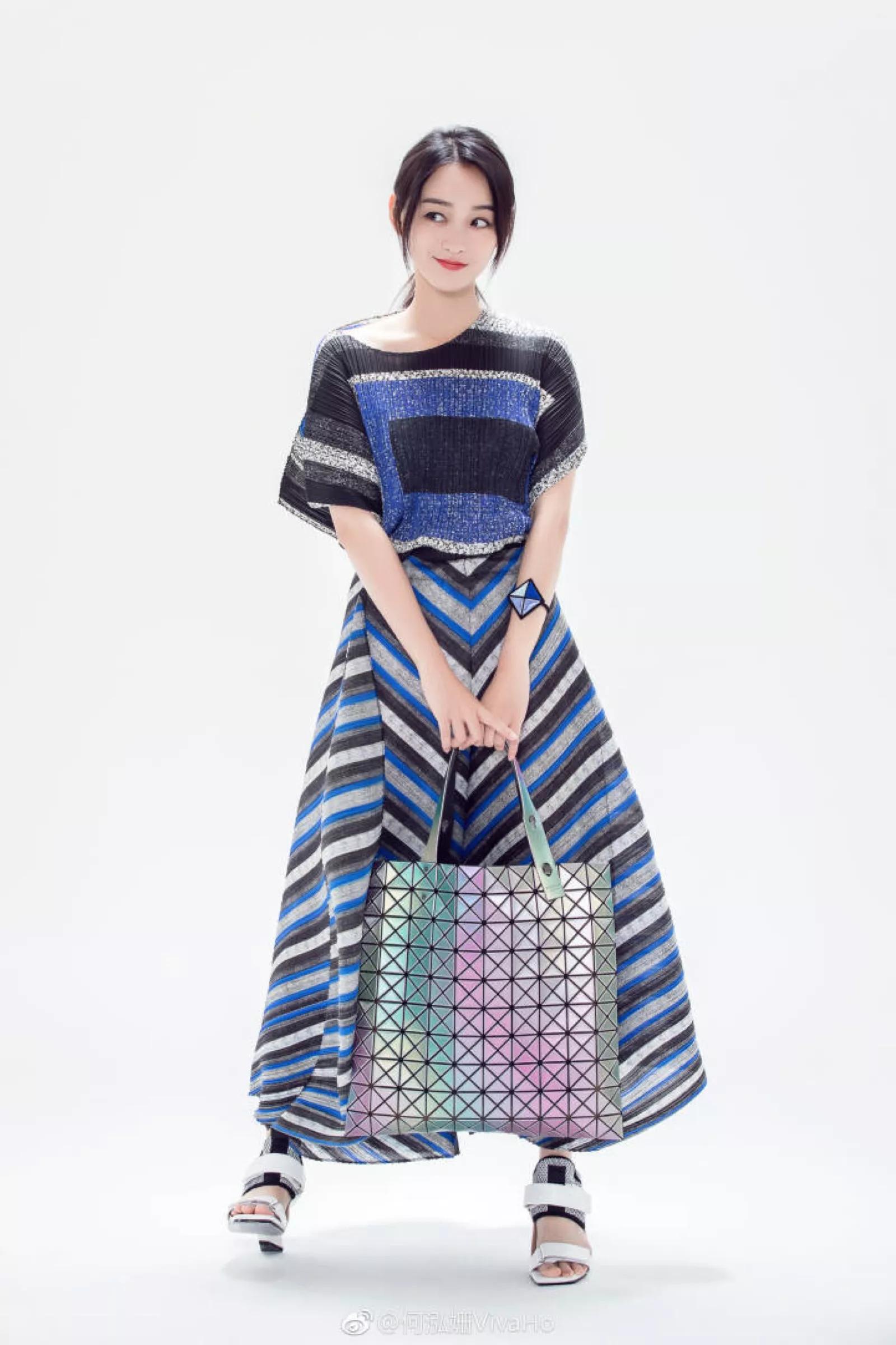 Like a flower like a jade, He Hongshan is pure and beautiful - iMedia