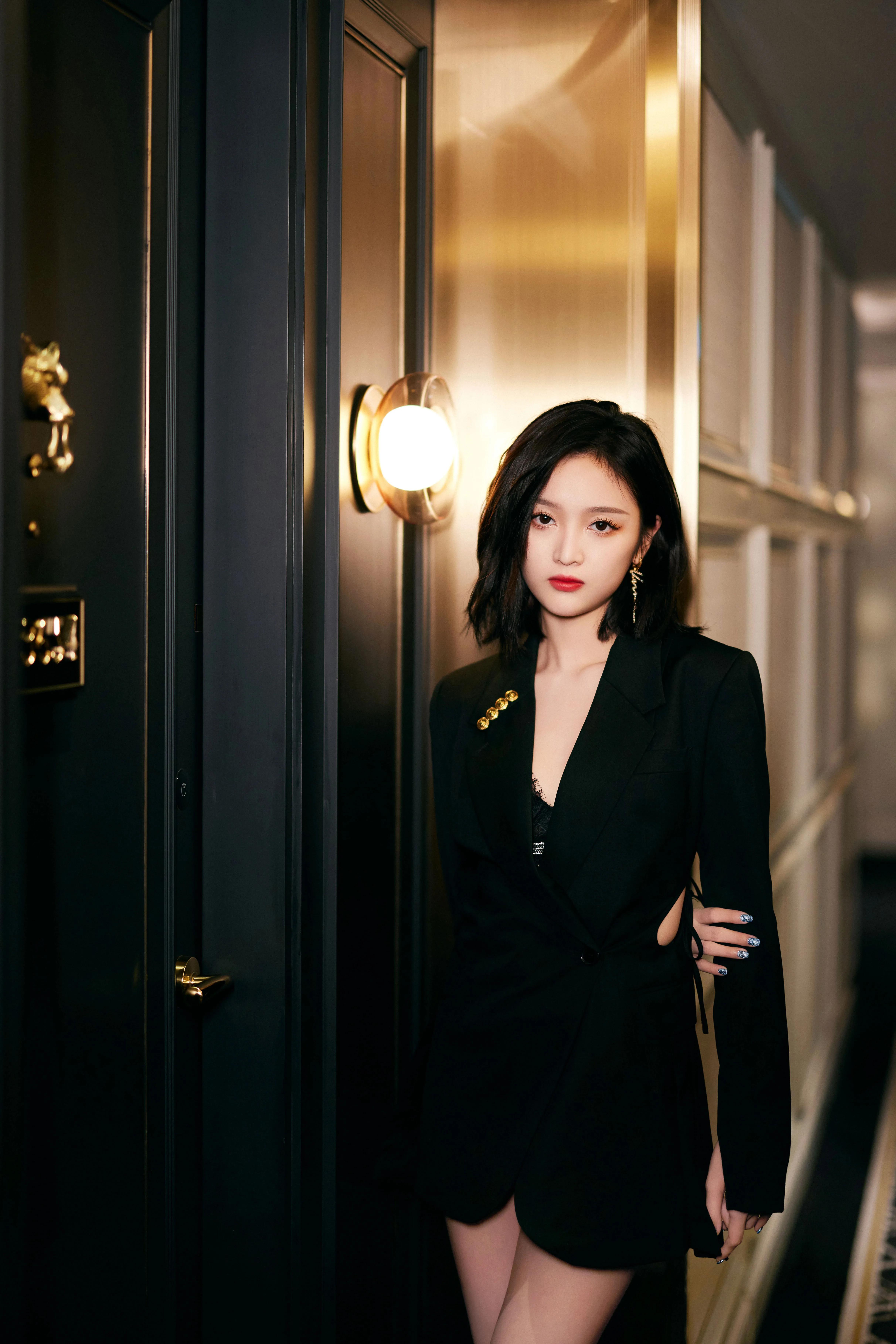 Stars: Wu Xuanyi, Yang Ying, Huang Yilin - iMedia