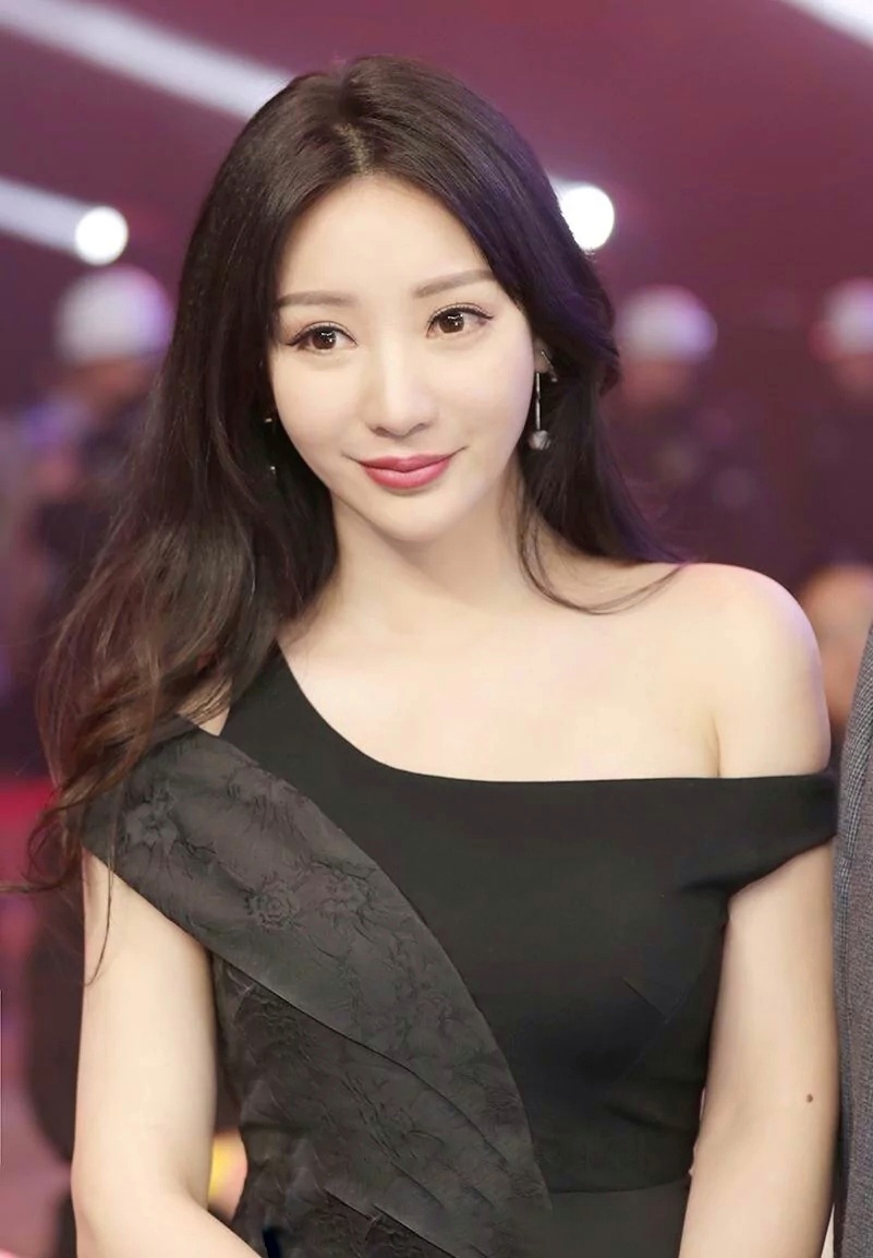 Group Liu Yan's exquisite photo album: The ever-changing house goddess ...