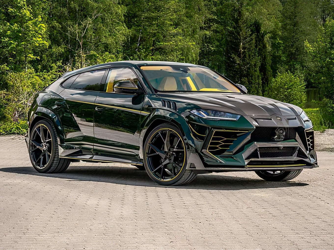 New mid-mounted exhaust, handsome appearance, real shots of Lamborghini ...