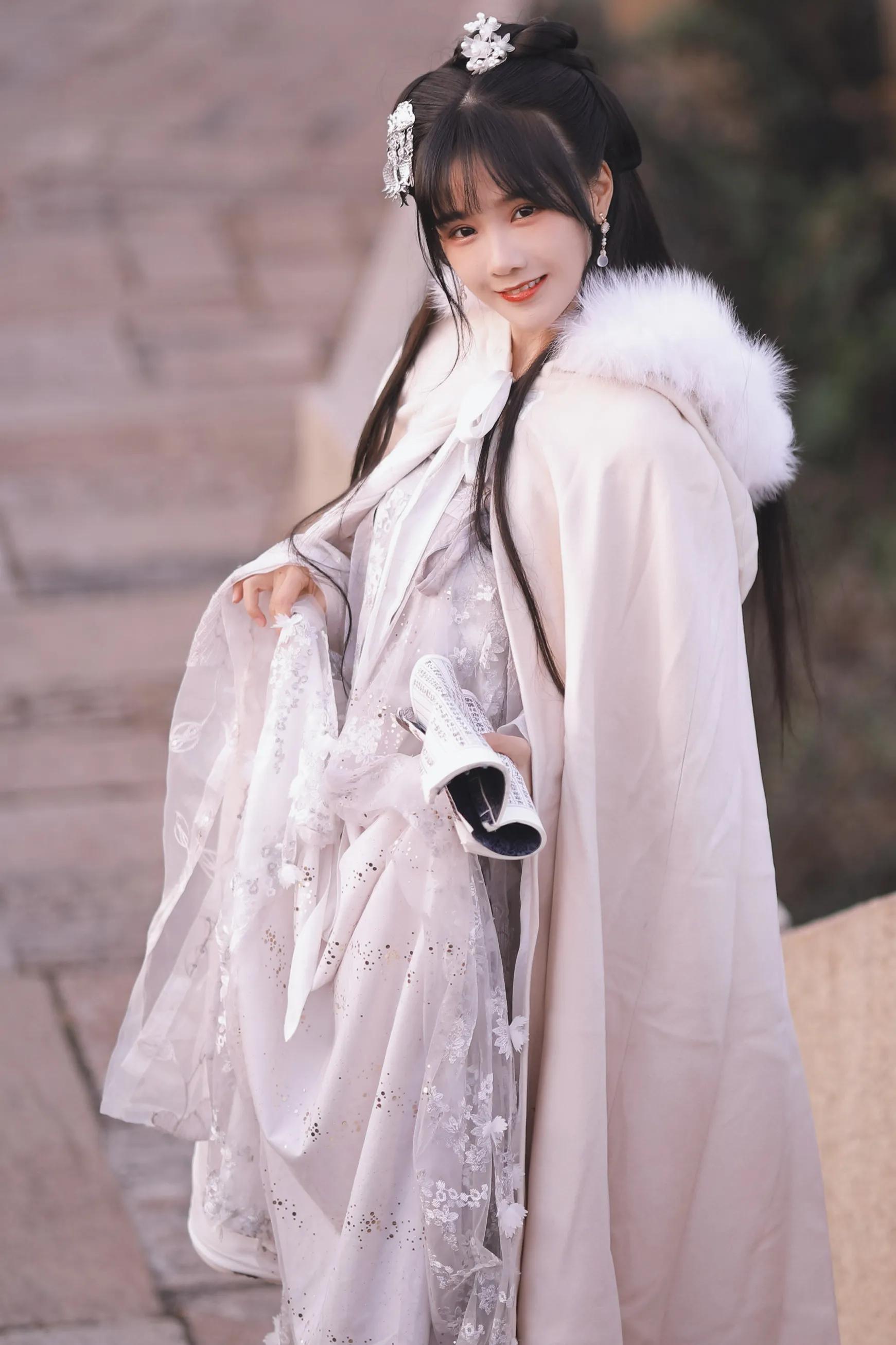 The cute love of the small round face Su Shanshan - iMedia