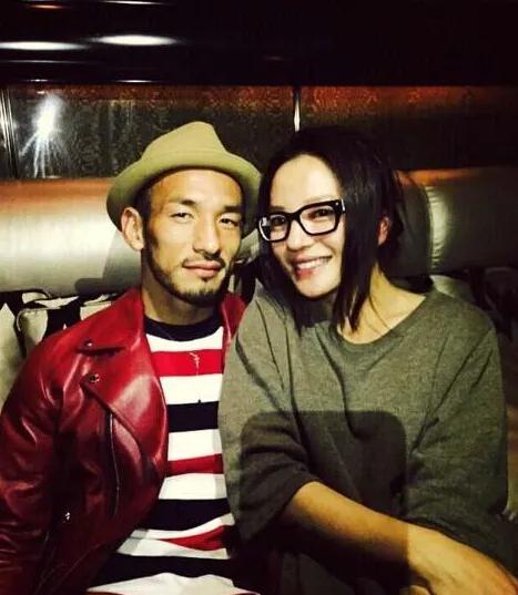 A close photo of Japanese superstar Hidetoshi Nakata and his friend ...