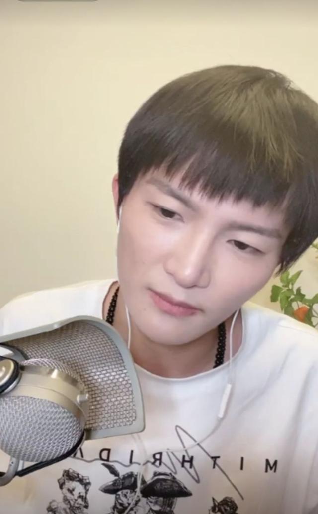 "Happy 7th Anniversary of Zhou Shen's debut" He is always using actions ...