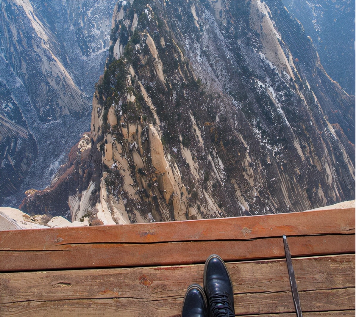 The world's most dangerous, one cliff and the other cliff, let's go ...