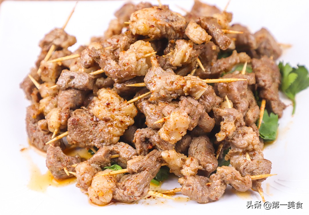 The chef teaches you how to make toothpicks and lamb. There are skills ...