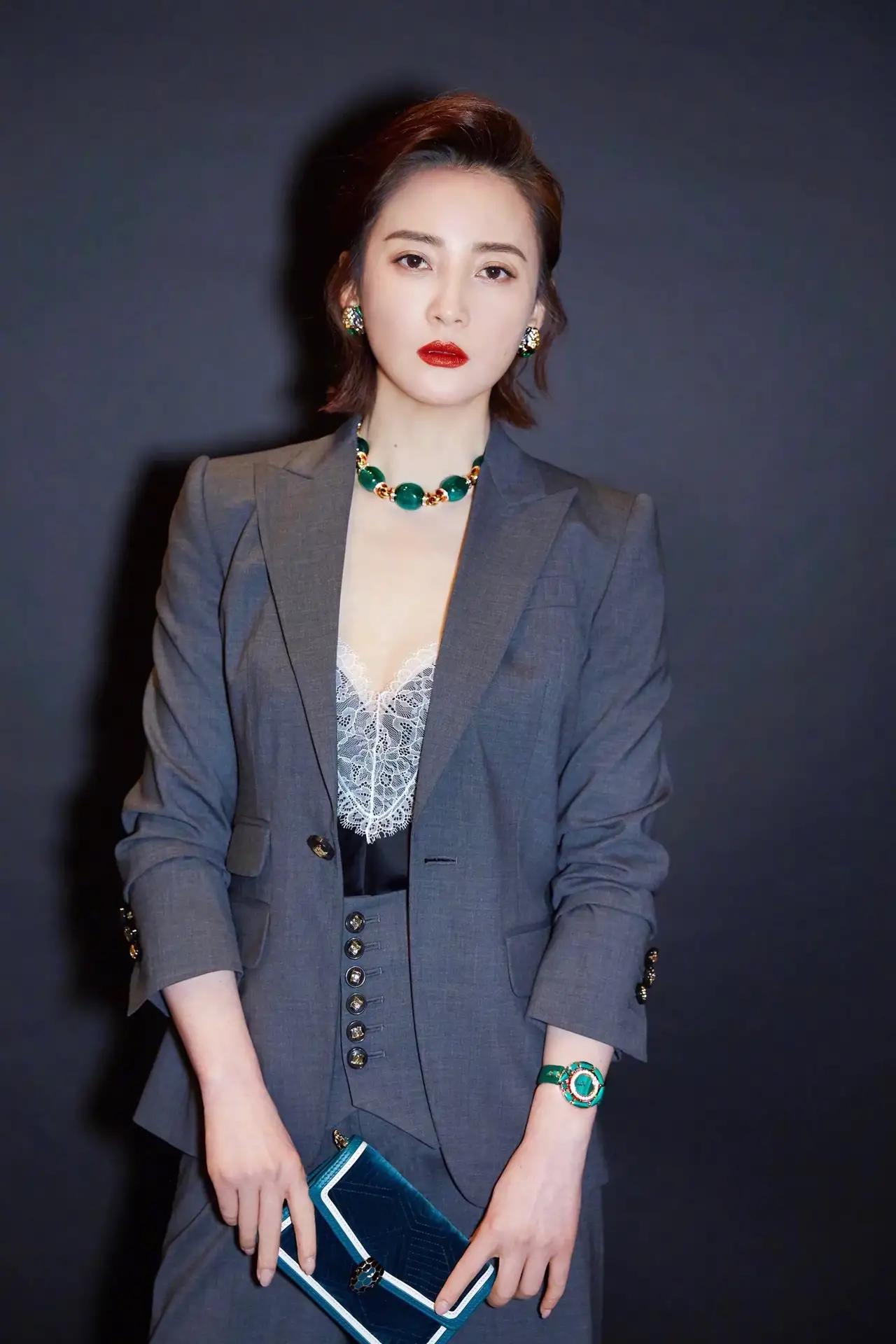 Graceful and glamorous goddess Jiang Qinqin - iMedia