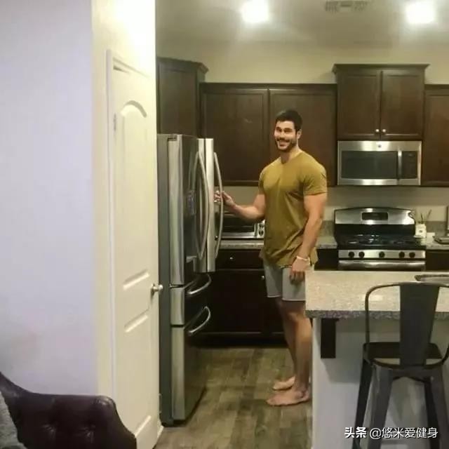 Handsome American muscular guy is 2 meters tall, squats 180 kg with a ...