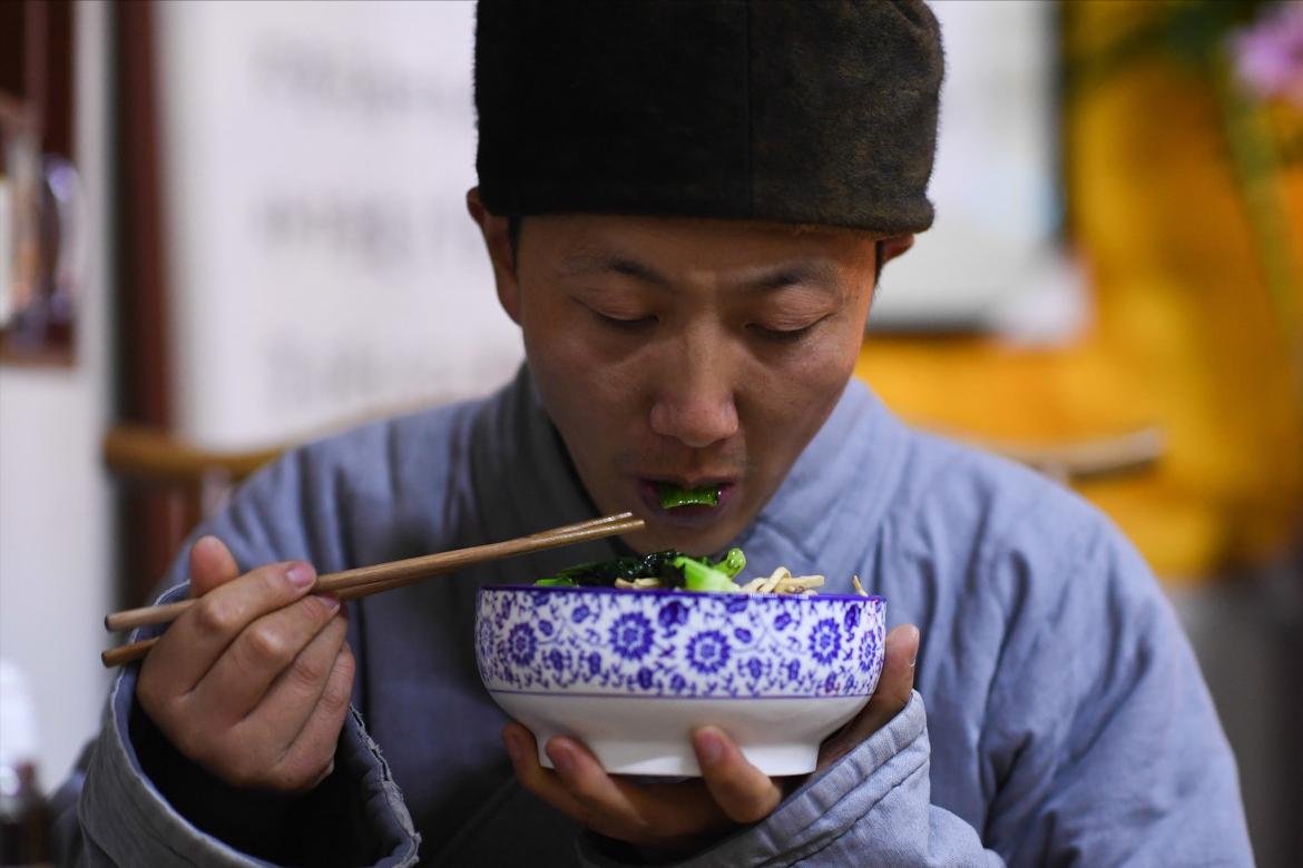 The "Flower Monk" expelled from the monastery, who had been a monk for ...