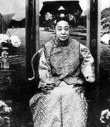 The two people who had the greatest impact on Puyi, one of them forced ...