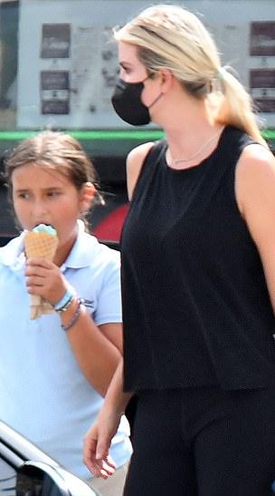 Ivanka takes her baby to eat ice cream to show her maternal love!She ...